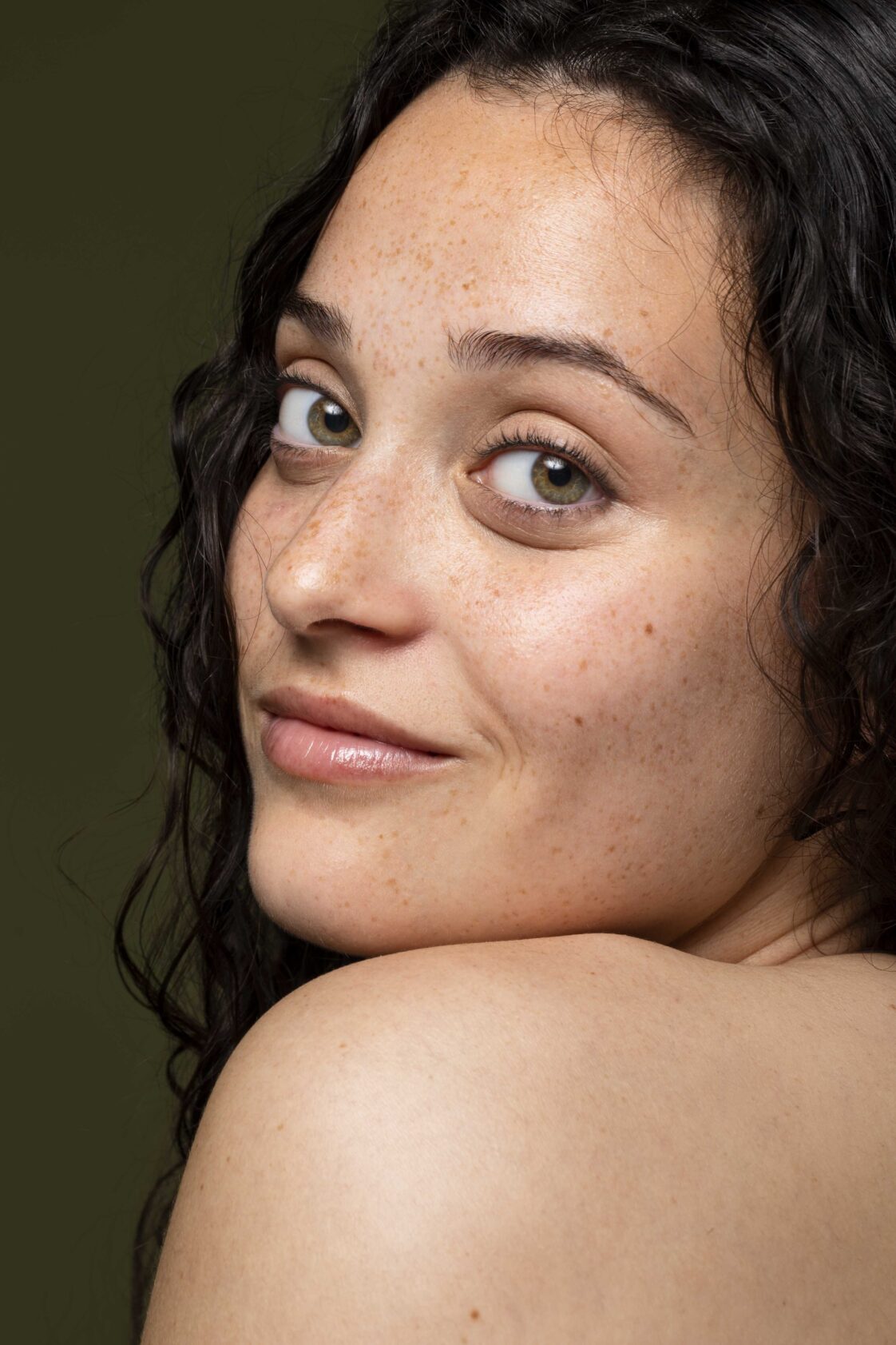 Taches brunes sur le visage : pourquoi elles apparaissent (et comment ...